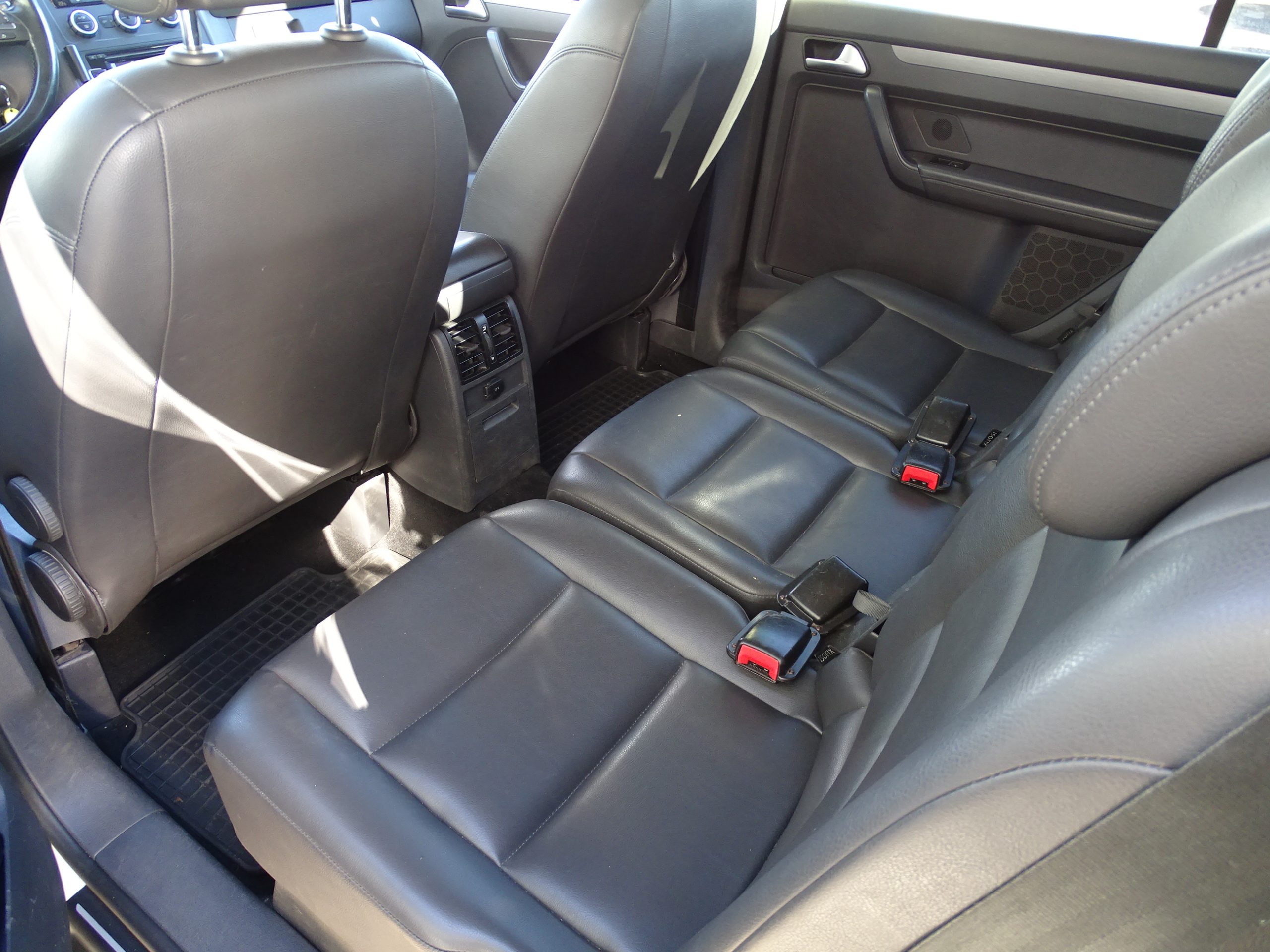 VW TOURAN 2.0 TDI DSG 7 LOCURI 2013 - Masini cash sau in rate