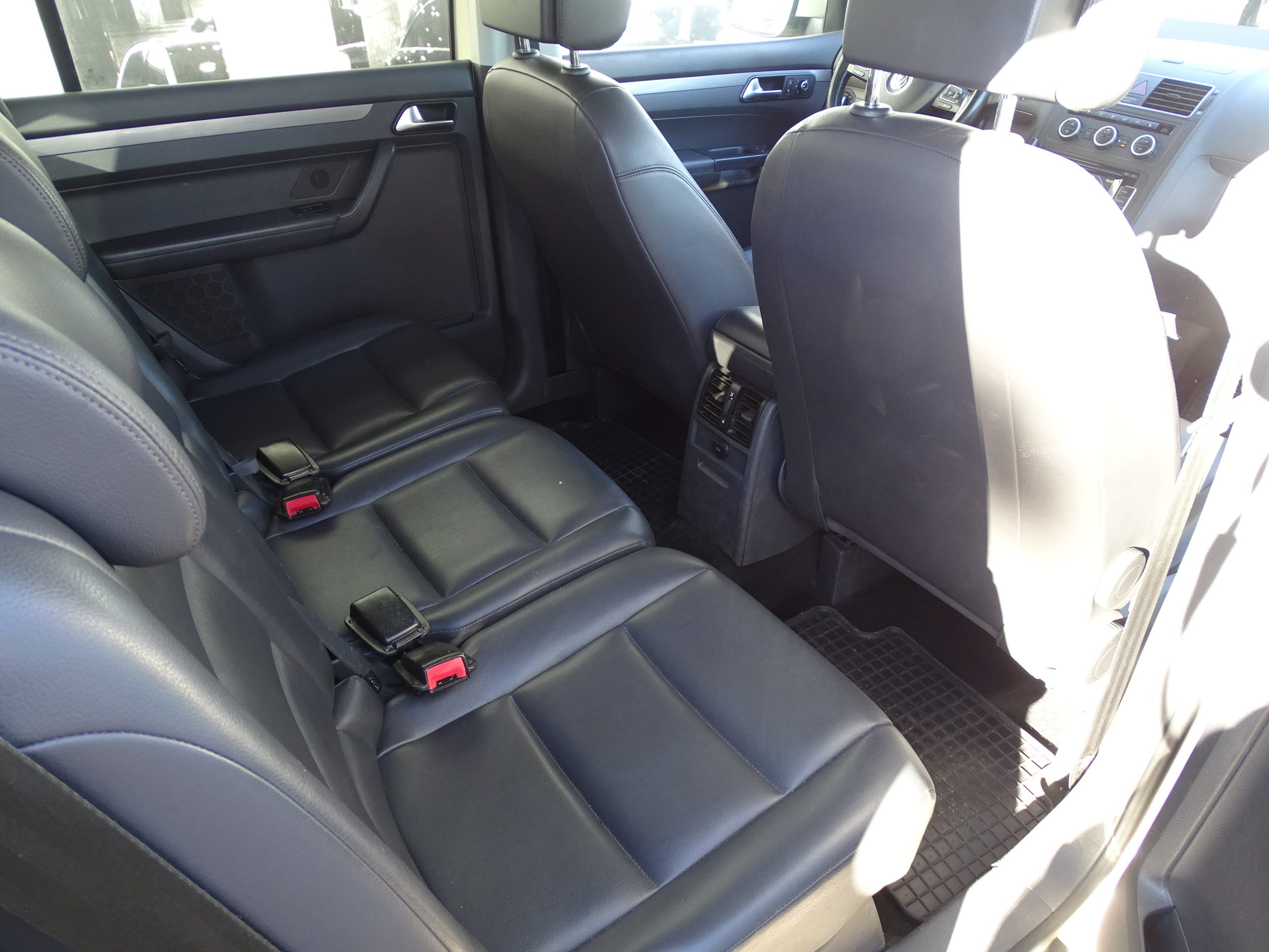 VW TOURAN 2.0 TDI DSG 7 LOCURI 2013 - Masini cash sau in rate