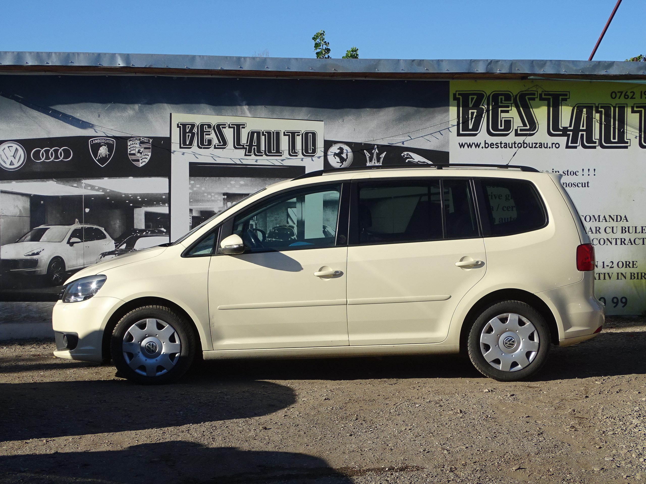 VW TOURAN 2.0 TDI DSG 7 LOCURI 2013 - Masini cash sau in rate